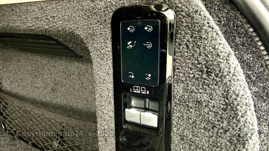 Brūns Land Rover Range Rover 2022 Tallina, ar dzinēja tilpumu 3.00 L un nobraukumu 79 tūkst. km par 124990 €, foto 30 vietnē AUTOMOTO.COM.LV