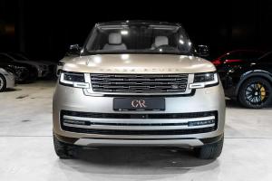 Brūns Land Rover Range Rover 2023 Rīga, ar dzinēja tilpumu 3.00 L un nobraukumu 68 tūkst. km par 120879 €, foto 2 vietnē AUTOMOTO.COM.LV