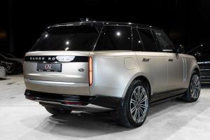 Brūns Land Rover Range Rover 2023 Rīga, ar dzinēja tilpumu 3.00 L un nobraukumu 68 tūkst. km par 120879 €, foto 4 vietnē AUTOMOTO.COM.LV