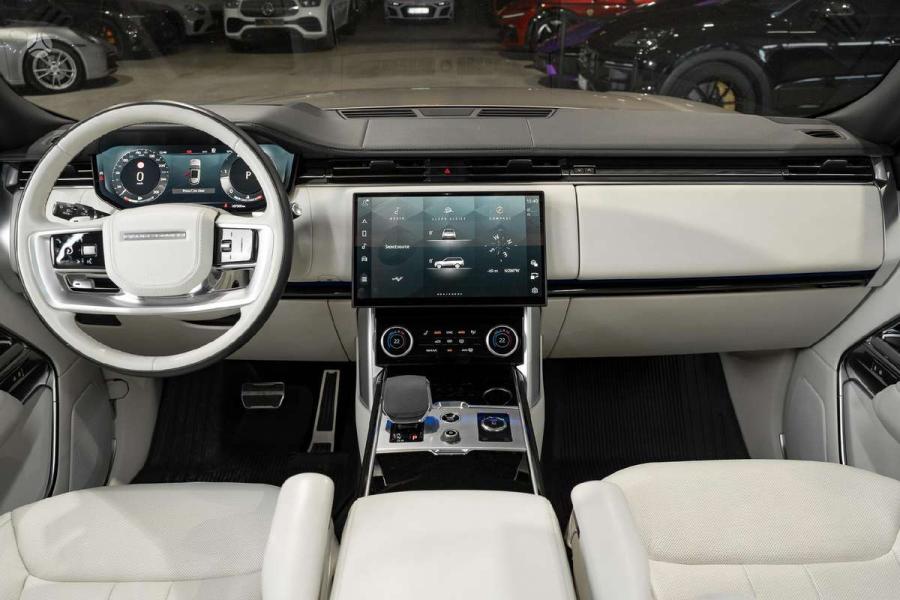 Brūns Land Rover Range Rover 2023 Rīga, ar dzinēja tilpumu 3.00 L un nobraukumu 68 tūkst. km par 120879 €, foto 10 vietnē AUTOMOTO.COM.LV