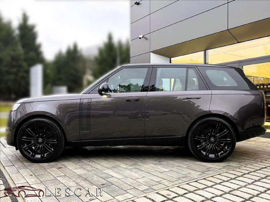 Brūns Land Rover Range Rover 2025 Viļņa, ar dzinēja tilpumu 4.40 L un nobraukumu 13 tūkst. km par 180000 €, foto 2 vietnē AUTOMOTO.COM.LV