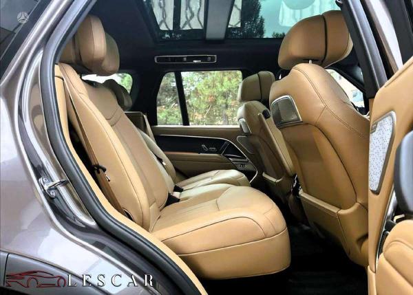 Brūns Land Rover Range Rover 2025 Viļņa, ar dzinēja tilpumu 4.40 L un nobraukumu 13 tūkst. km par 180000 €, foto 10 vietnē AUTOMOTO.COM.LV