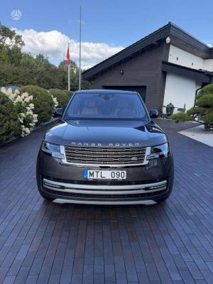 Brown Land Rover Range Rover 2022 in Kaunas, with an engine capacity of 4.40 L and mileage of 45 thousand km for 139000 €, photo 1 on AUTOMOTO.COM.LV
