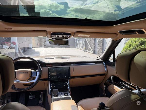 Brown Land Rover Range Rover 2022 in Kaunas, with an engine capacity of 4.40 L and mileage of 45 thousand km for 139000 €, photo 4 on AUTOMOTO.COM.LV