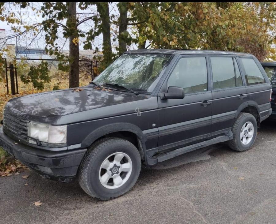 Land Rover Range Rover 1998 in Siauliai, with an engine capacity of 4.60 L and mileage of 111 thousand km for 2300 €, photo 11 on AUTOMOTO.COM.LV