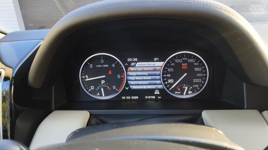 Land Rover Range Rover 2010 Šauļi, ar dzinēja tilpumu 3.60 L un nobraukumu 319 tūkst. km par 8200 €, foto 18 vietnē AUTOMOTO.COM.LV
