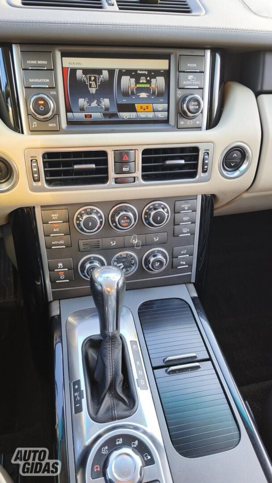 Land Rover Range Rover 2010 Šauļi, ar dzinēja tilpumu 3.60 L un nobraukumu 319 tūkst. km par 8200 €, foto 19 vietnē AUTOMOTO.COM.LV