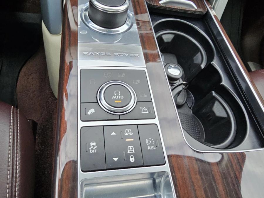 Land Rover Range Rover 2015 Rīga, ar dzinēja tilpumu 4.40 L un nobraukumu 139 tūkst. km par 29950 €, foto 21 vietnē AUTOMOTO.COM.LV