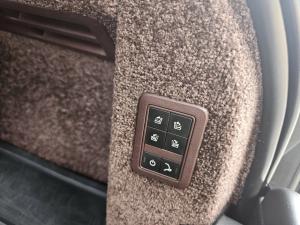 Land Rover Range Rover 2015 Rīga, ar dzinēja tilpumu 4.40 L un nobraukumu 139 tūkst. km par 29950 €, foto 35 vietnē AUTOMOTO.COM.LV