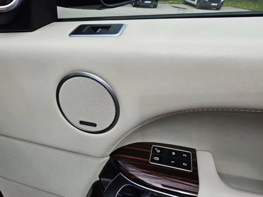 Land Rover Range Rover 2015 Rīga, ar dzinēja tilpumu 4.40 L un nobraukumu 139 tūkst. km par 29950 €, foto 24 vietnē AUTOMOTO.COM.LV