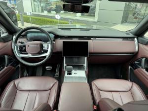 Land Rover Range Rover 2026 in Vilnius, with an engine capacity of 3.00 L and mileage of 21 thousand km for 157000 €, photo 8 on AUTOMOTO.COM.LV