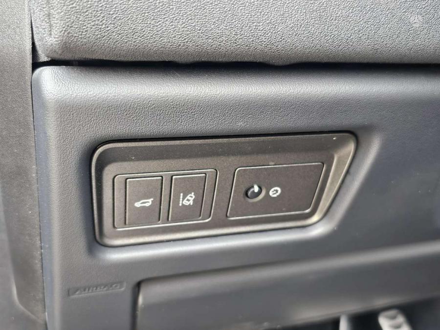 Black Land Rover Range Rover Evoque 2016 in Siauliai, with an engine capacity of 2.00 L and mileage of 175 thousand km for 10950 €, photo 37 on AUTOMOTO.COM.LV