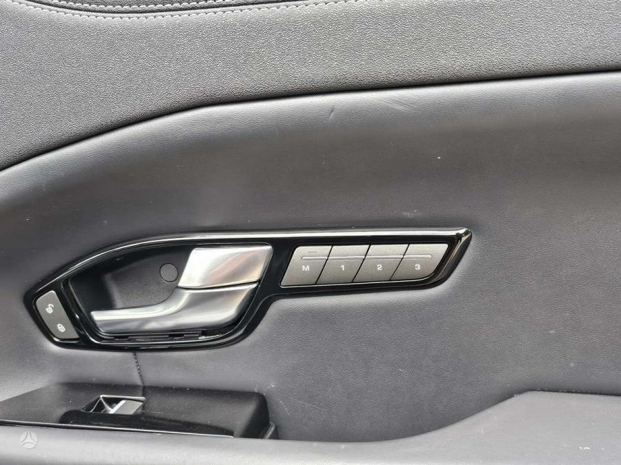 Black Land Rover Range Rover Evoque 2016 in Siauliai, with an engine capacity of 2.00 L and mileage of 175 thousand km for 10950 €, photo 42 on AUTOMOTO.COM.LV