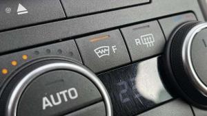 Melns Land Rover Range Rover Evoque 2011 Marijampole, ar dzinēja tilpumu 2.18 L un nobraukumu 275 tūkst. km par 9590 €, foto 21 vietnē AUTOMOTO.COM.LV