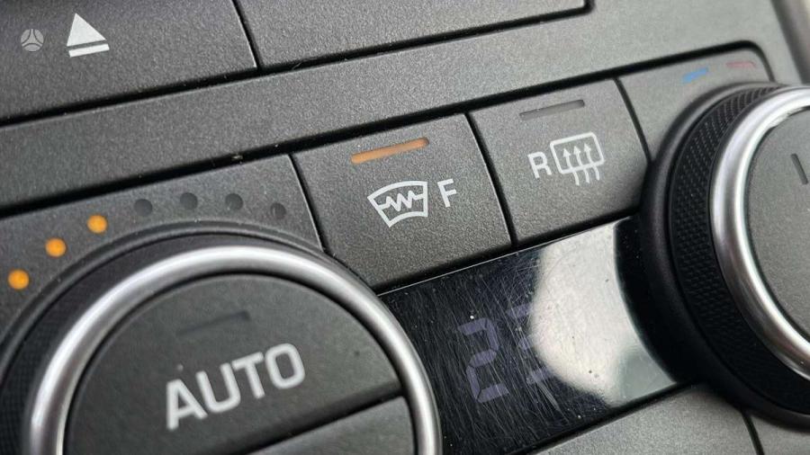 Melns Land Rover Range Rover Evoque 2011 Marijampole, ar dzinēja tilpumu 2.18 L un nobraukumu 275 tūkst. km par 9590 €, foto 21 vietnē AUTOMOTO.COM.LV