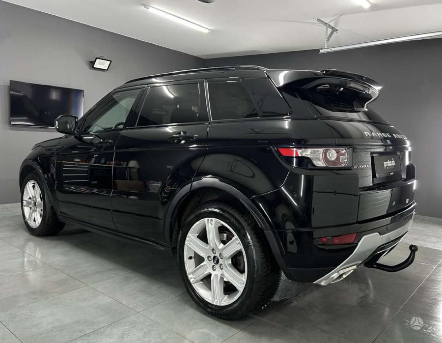Black Land Rover Range Rover Evoque 2012 in Utena, with an engine capacity of 2.20 L and mileage of 214 thousand km for 9350 €, photo 3 on AUTOMOTO.COM.LV