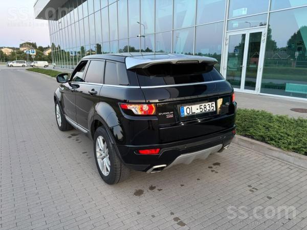 Melns Land Rover Range Rover Evoque 2012 Rēzekne, ar dzinēja tilpumu 2.20 L un nobraukumu 183 tūkst. km par 10500 €, foto 5 vietnē AUTOMOTO.COM.LV