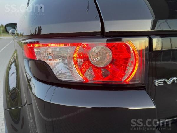 Melns Land Rover Range Rover Evoque 2012 Rēzekne, ar dzinēja tilpumu 2.20 L un nobraukumu 183 tūkst. km par 10500 €, foto 9 vietnē AUTOMOTO.COM.LV