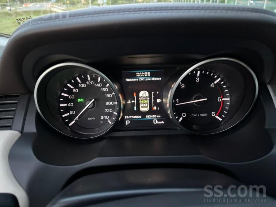 Black Land Rover Range Rover Evoque 2012 in Riga, with an engine capacity of 2.20 L and mileage of 183 thousand km for 10500 €, photo 15 on AUTOMOTO.COM.LV
