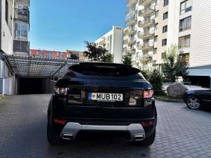 Black Land Rover Range Rover Evoque 2012 in Vilnius, with an engine capacity of 2.18 L and mileage of 267 thousand km for 9300 €, photo 10 on AUTOMOTO.COM.LV