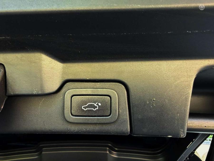 Black Land Rover Range Rover Evoque 2012 in Vilnius, with an engine capacity of 2.18 L and mileage of 267 thousand km for 9300 €, photo 33 on AUTOMOTO.COM.LV