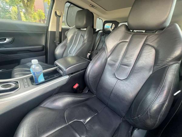 Black Land Rover Range Rover Evoque 2012 in Siauliai, with an engine capacity of 2.18 L and mileage of 230 thousand km for 7500 €, photo 10 on AUTOMOTO.COM.LV