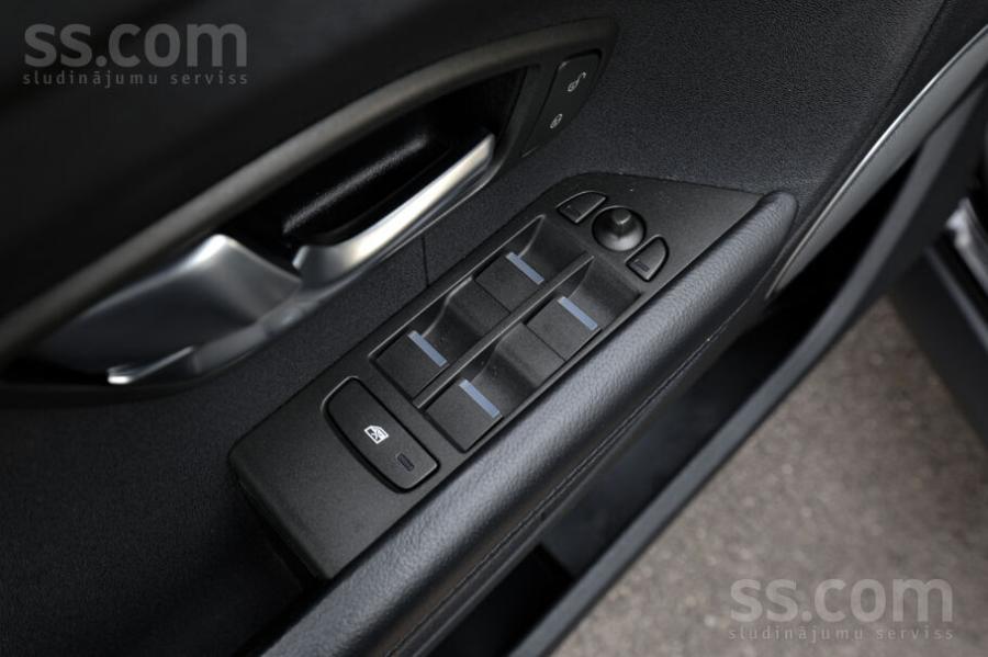 Melns Land Rover Range Rover Evoque 2012 Jelgava, ar dzinēja tilpumu 2.20 L un nobraukumu 0 tūkst. km par 11750 €, foto 26 vietnē AUTOMOTO.COM.LV