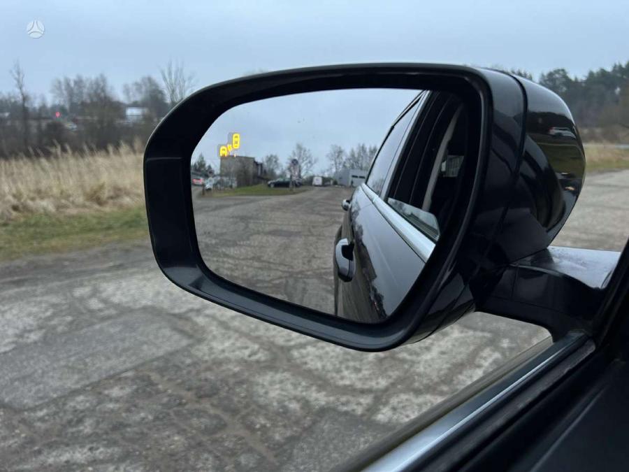 Black Land Rover Range Rover Evoque 2013 in Utena, with an engine capacity of 2.18 L and mileage of 222 thousand km for 12450 €, photo 35 on AUTOMOTO.COM.LV
