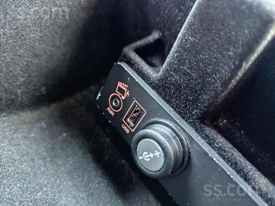 Black Land Rover Range Rover Evoque 2014 in Rezekne, with an engine capacity of 2.20 L and mileage of 278 thousand km for 10800 €, photo 18 on AUTOMOTO.COM.LV