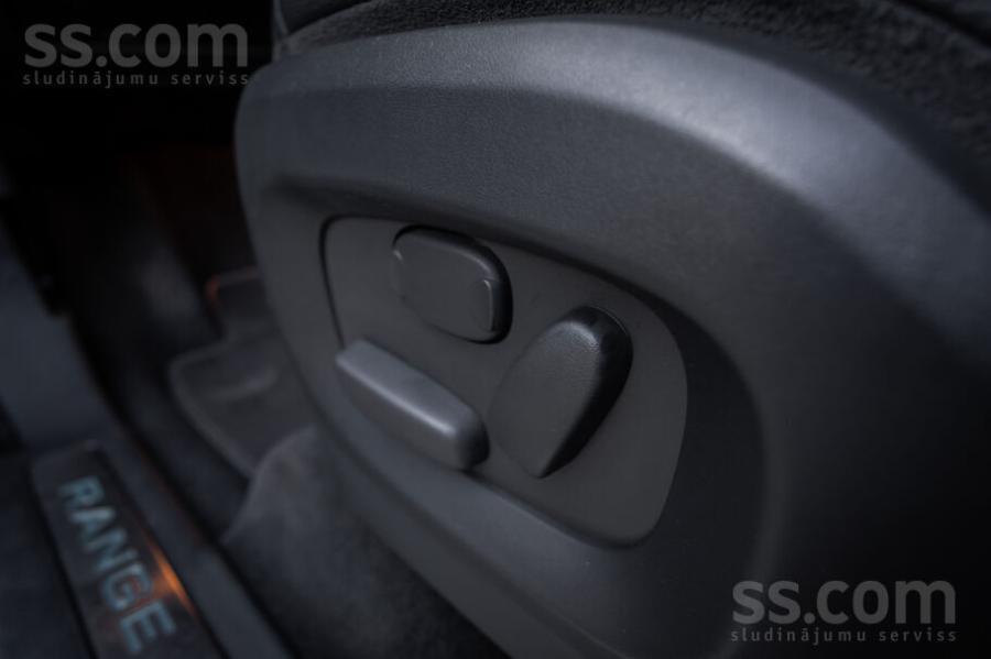 Melns Land Rover Range Rover Evoque 2014 Jelgava, ar dzinēja tilpumu 2.20 L un nobraukumu 234 tūkst. km par 12800 €, foto 16 vietnē AUTOMOTO.COM.LV