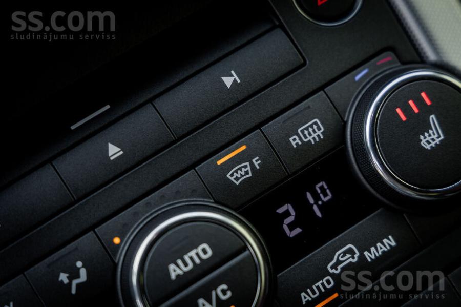Melns Land Rover Range Rover Evoque 2014 Jelgava, ar dzinēja tilpumu 2.20 L un nobraukumu 234 tūkst. km par 12800 €, foto 20 vietnē AUTOMOTO.COM.LV