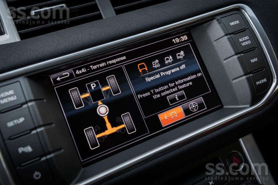 Melns Land Rover Range Rover Evoque 2014 Jelgava, ar dzinēja tilpumu 2.20 L un nobraukumu 234 tūkst. km par 12800 €, foto 24 vietnē AUTOMOTO.COM.LV