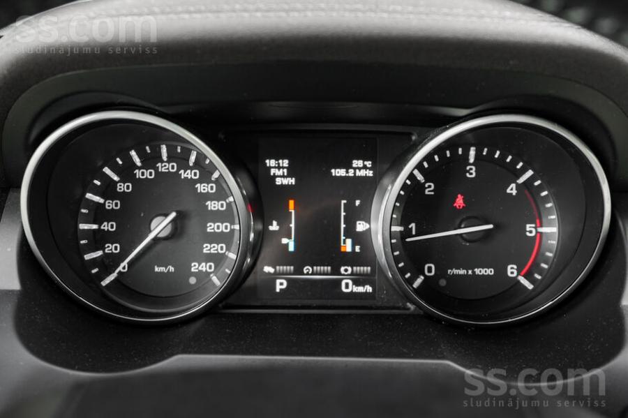 Melns Land Rover Range Rover Evoque 2014 Ogre, ar dzinēja tilpumu 2.20 L un nobraukumu 226 tūkst. km par 11700 €, foto 12 vietnē AUTOMOTO.COM.LV