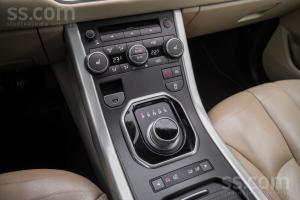 Melns Land Rover Range Rover Evoque 2014 Ogre, ar dzinēja tilpumu 2.20 L un nobraukumu 226 tūkst. km par 11700 €, foto 17 vietnē AUTOMOTO.COM.LV