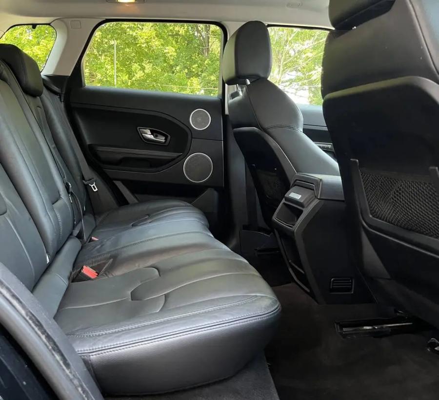 Melns Land Rover Range Rover Evoque 2014 Jelgava, ar dzinēja tilpumu 2.20 L un nobraukumu 201 tūkst. km par 9990 €, foto 13 vietnē AUTOMOTO.COM.LV