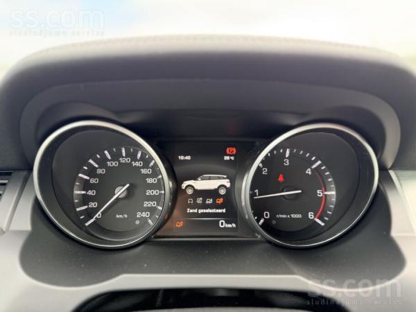 Melns Land Rover Range Rover Evoque 2014 Rīga, ar dzinēja tilpumu 2.20 L un nobraukumu 211 tūkst. km par 9995 €, foto 10 vietnē AUTOMOTO.COM.LV