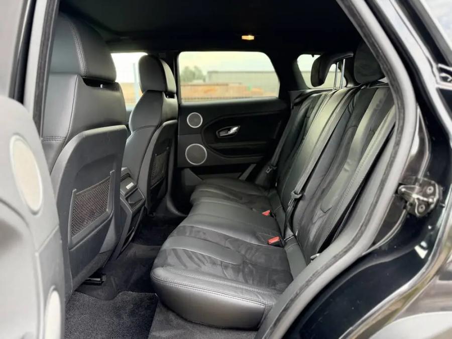 Melns Land Rover Range Rover Evoque 2014 Rīga, ar dzinēja tilpumu 2.20 L un nobraukumu 211 tūkst. km par 9995 €, foto 8 vietnē AUTOMOTO.COM.LV