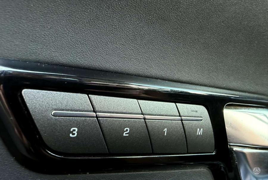Black Land Rover Range Rover Evoque 2014 in Kaunas, with an engine capacity of 2.18 L and mileage of 275 thousand km for 9200 €, photo 13 on AUTOMOTO.COM.LV
