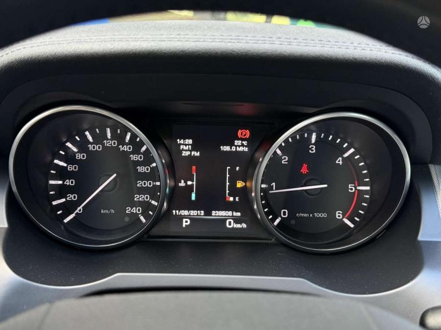 Black Land Rover Range Rover Evoque 2014 in Utena, with an engine capacity of 2.18 L and mileage of 240 thousand km for 11950 €, photo 29 on AUTOMOTO.COM.LV