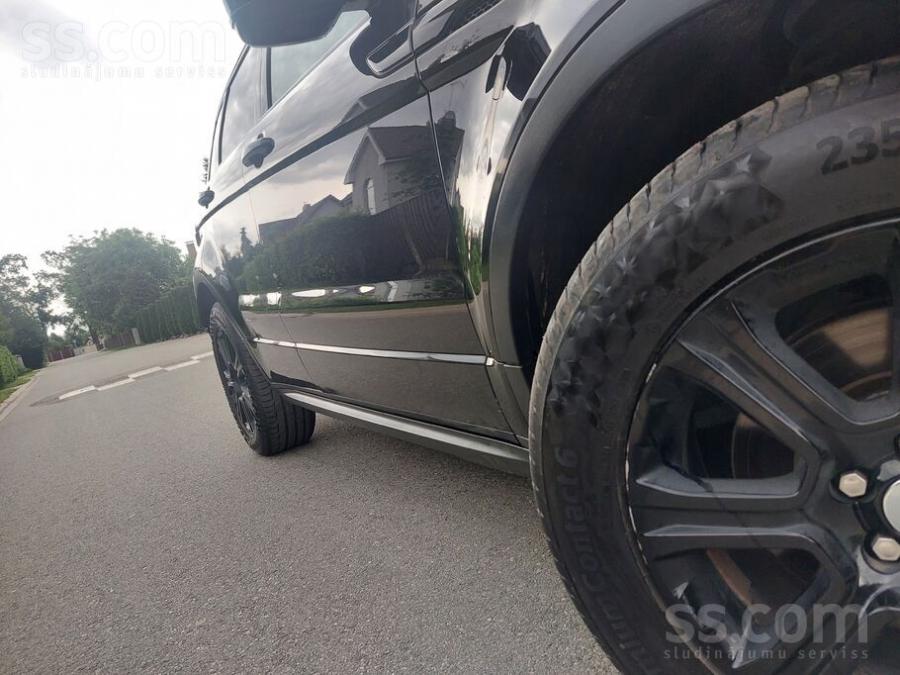 Black Land Rover Range Rover Evoque 2015 in Riga, with an engine capacity of 2.00 L and mileage of 0 thousand km for 16755 €, photo 5 on AUTOMOTO.COM.LV