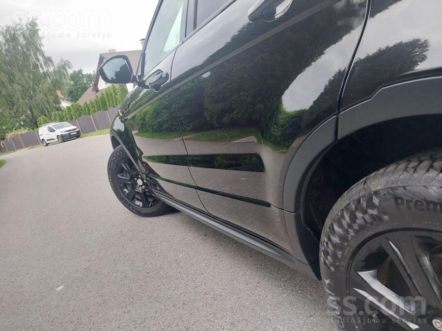 Black Land Rover Range Rover Evoque 2015 in Riga, with an engine capacity of 2.00 L and mileage of 0 thousand km for 16755 €, photo 10 on AUTOMOTO.COM.LV