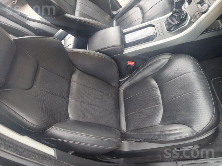 Black Land Rover Range Rover Evoque 2015 in Riga, with an engine capacity of 2.00 L and mileage of 0 thousand km for 16755 €, photo 16 on AUTOMOTO.COM.LV