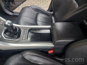 Black Land Rover Range Rover Evoque 2015 in Riga, with an engine capacity of 2.00 L and mileage of 0 thousand km for 16755 €, photo 32 on AUTOMOTO.COM.LV