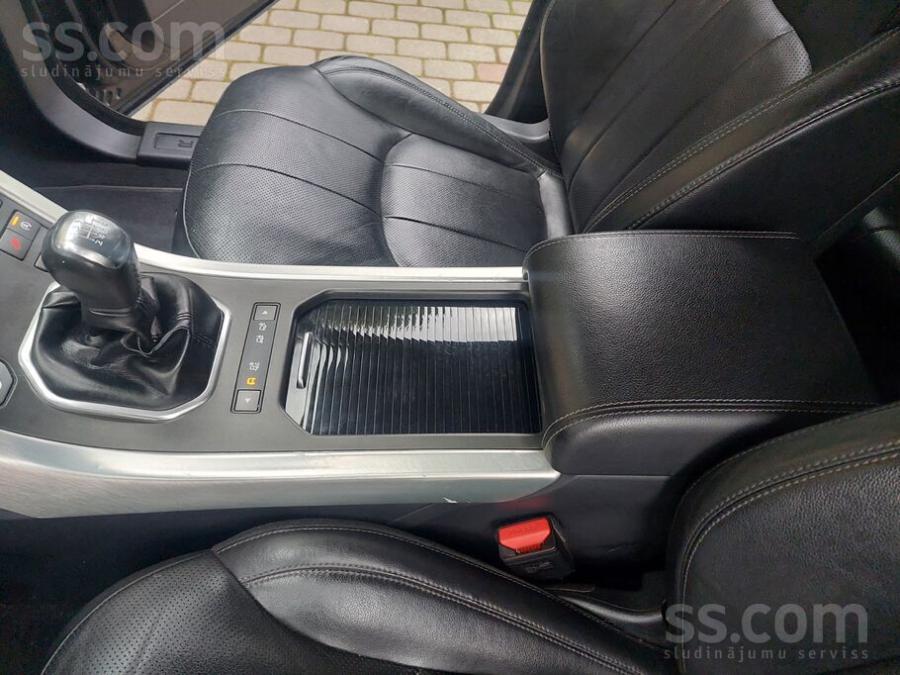 Black Land Rover Range Rover Evoque 2015 in Riga, with an engine capacity of 2.00 L and mileage of 0 thousand km for 16755 €, photo 32 on AUTOMOTO.COM.LV