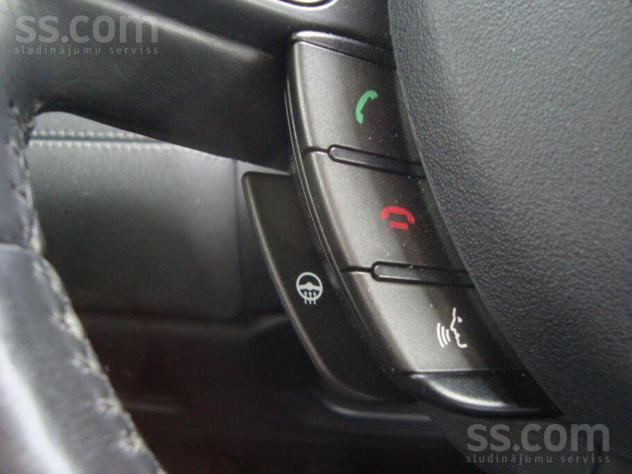 Black Land Rover Range Rover Evoque 2015 in Riga, with an engine capacity of 2.00 L and mileage of 117 thousand km for 16500 €, photo 27 on AUTOMOTO.COM.LV