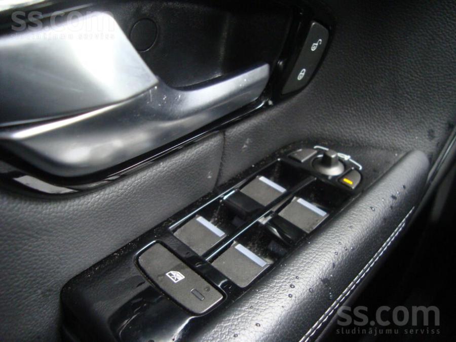 Black Land Rover Range Rover Evoque 2015 in Riga, with an engine capacity of 2.00 L and mileage of 117 thousand km for 16500 €, photo 30 on AUTOMOTO.COM.LV