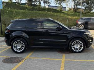 Melns Land Rover Range Rover Evoque 2015 Viļņa, ar dzinēja tilpumu 2.18 L un nobraukumu 230 tūkst. km par 9990 €, foto 5 vietnē AUTOMOTO.COM.LV