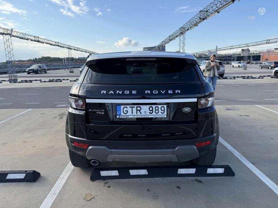 Melns Land Rover Range Rover Evoque 2015 Kauņa, ar dzinēja tilpumu 2.18 L un nobraukumu 152 tūkst. km par 10000 €, foto 5 vietnē AUTOMOTO.COM.LV