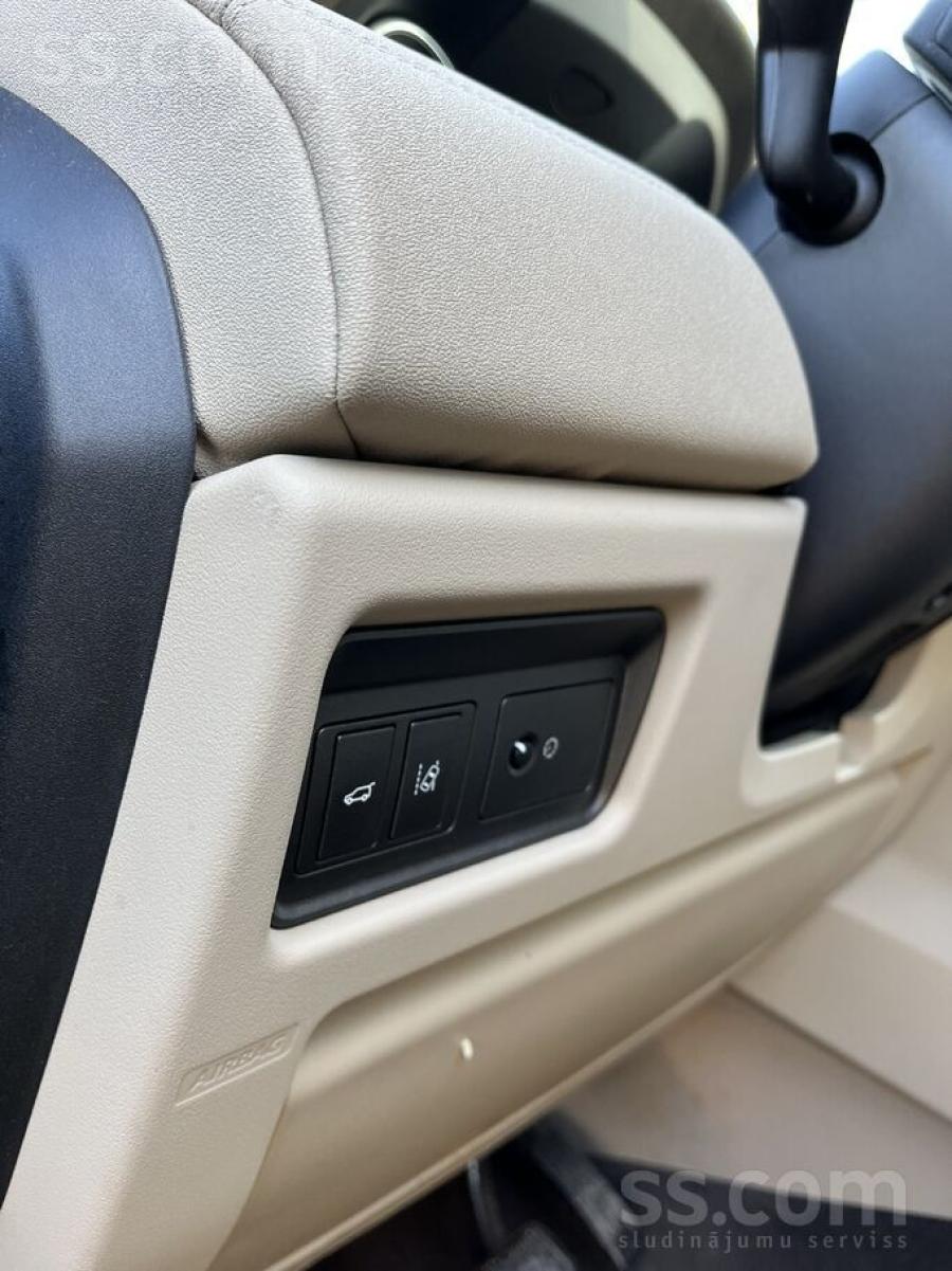 Melns Land Rover Range Rover Evoque 2016 Rīga, ar dzinēja tilpumu 2.00 L un nobraukumu 87 tūkst. km par 12800 €, foto 9 vietnē AUTOMOTO.COM.LV