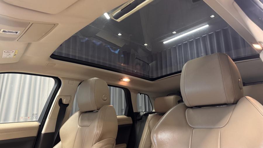 Black Land Rover Range Rover Evoque 2016 in Riga, with an engine capacity of 2.00 L and mileage of 88 thousand km for 13990 €, photo 18 on AUTOMOTO.COM.LV